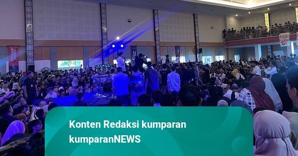 Sempat Terancam Batal, Desak Anies di Yogya Penuh Sesak | kumparan.com Sempat Terancam Batal, Desak Anies di Yogya Penuh Sesak | kumparan.com